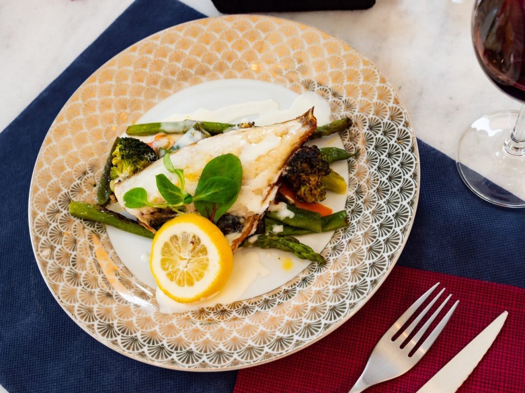 Filete de dorada al horno con verduras