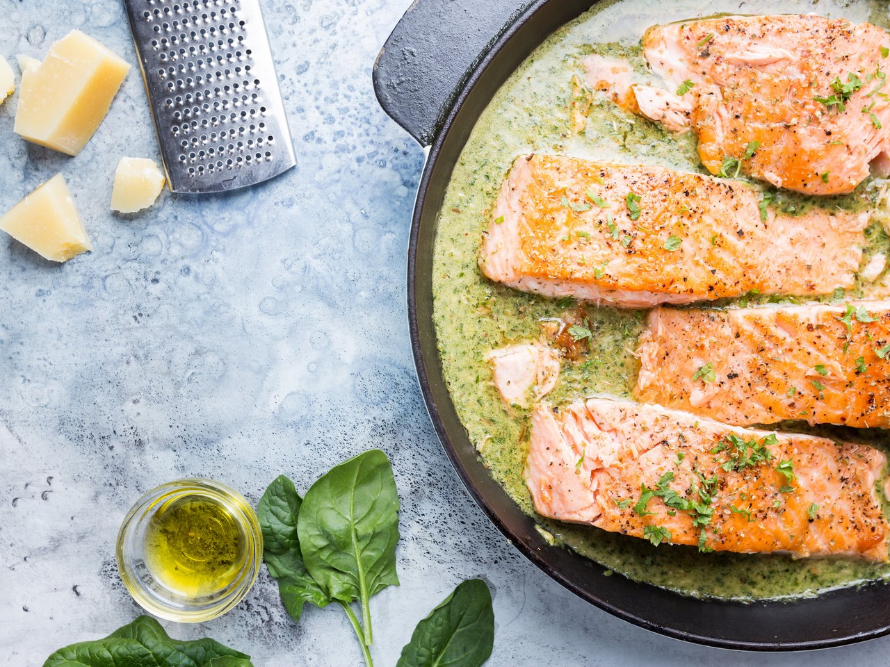 Filete de salmón en salsa, sorprende a tus comensales