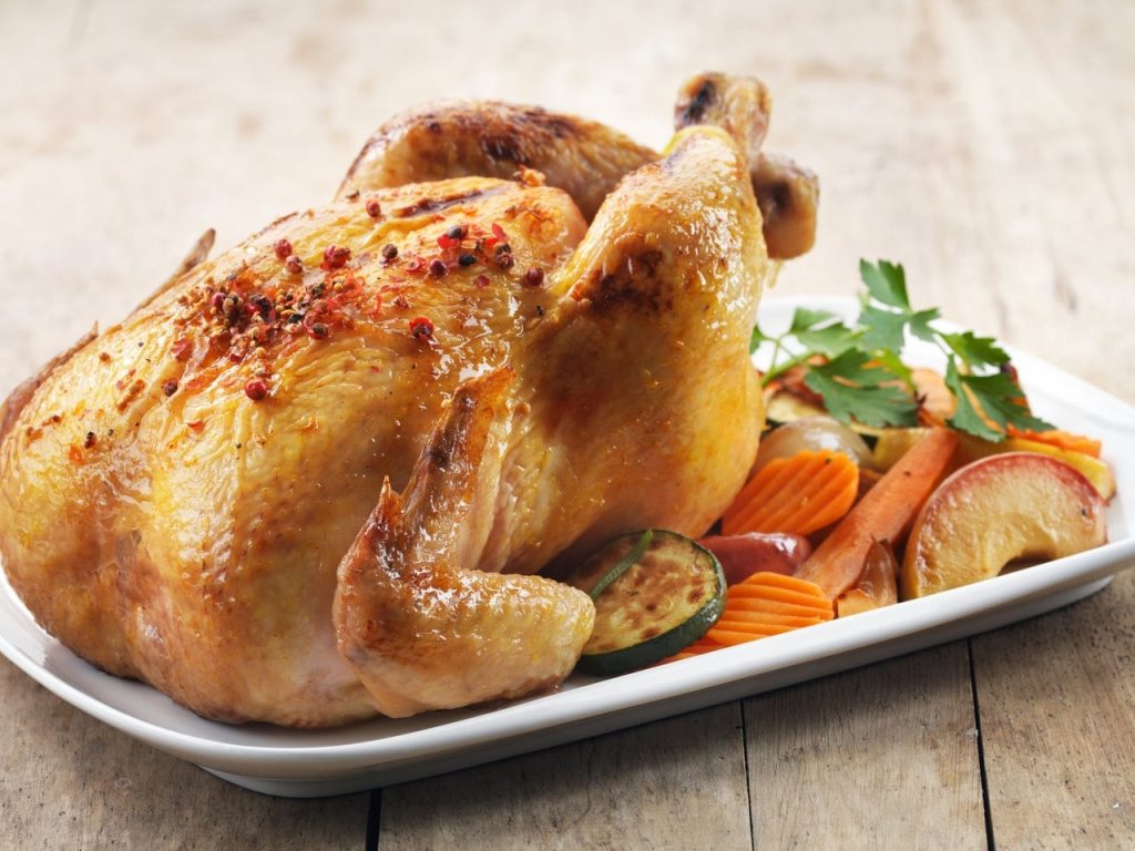 Pollo entero al horno con verduras