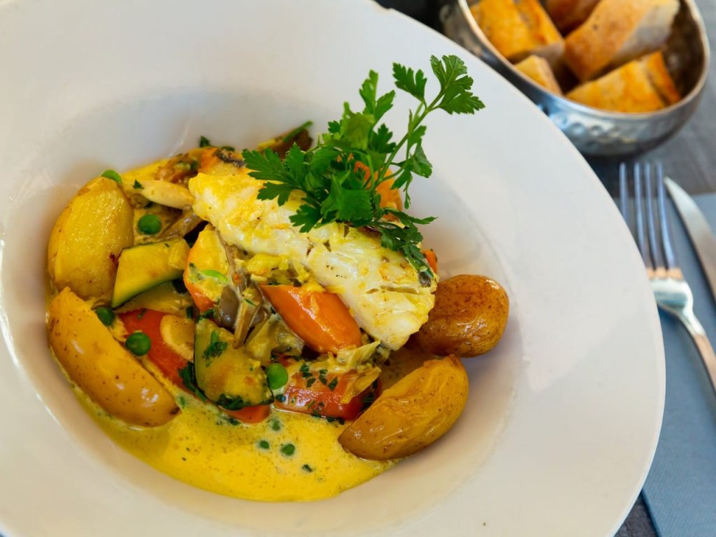 Filete de merluza al horno con vegetales